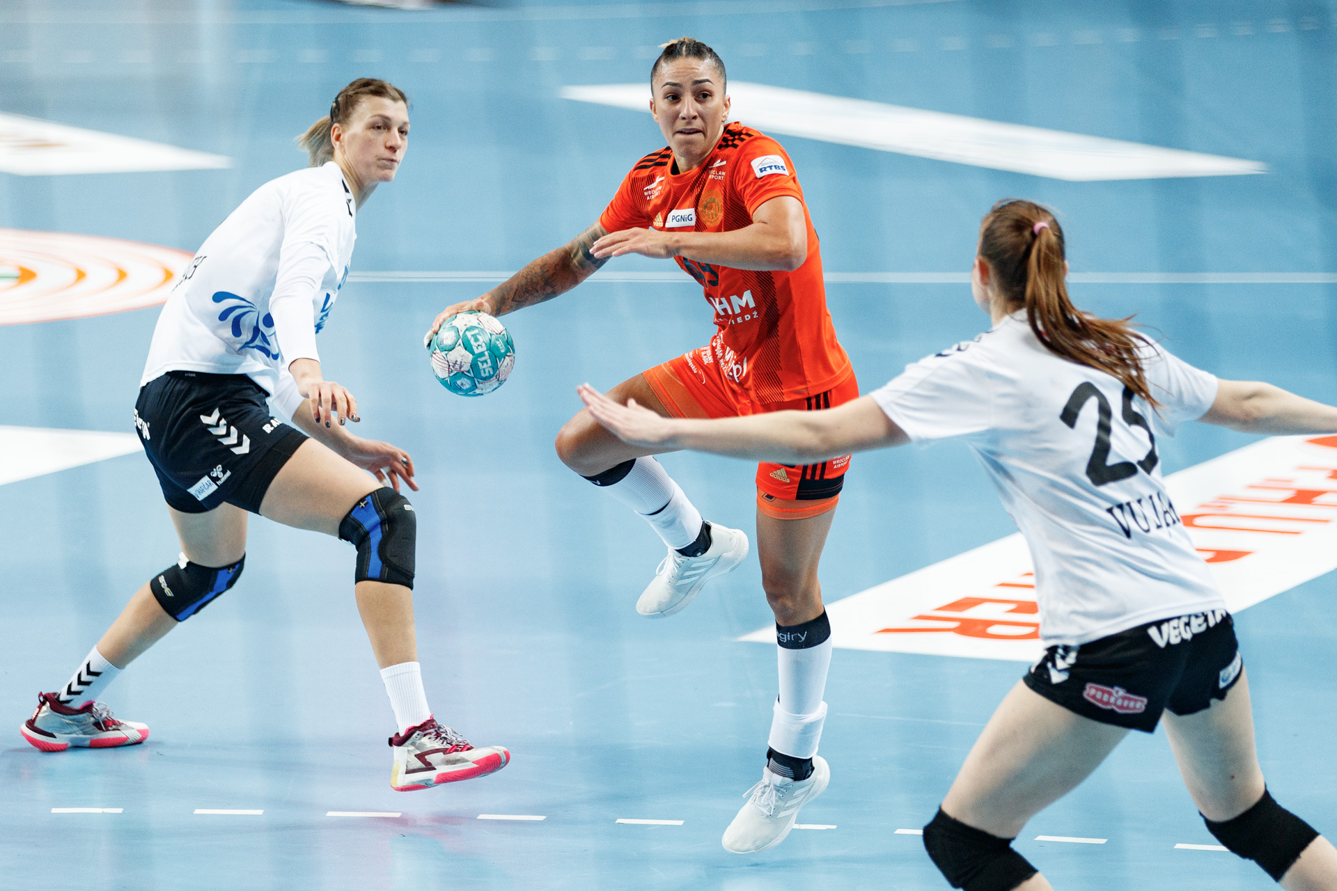 EHF EL: Wielkie emocje i remis w pierwszym meczu / Kobiety / MKS ...